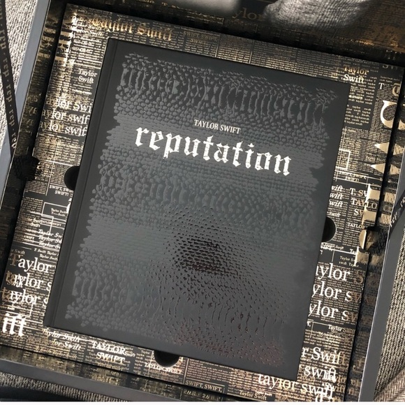 Taylor Swift | Accessories | Taylor Swift Reputation Stadium Tour Vip ...